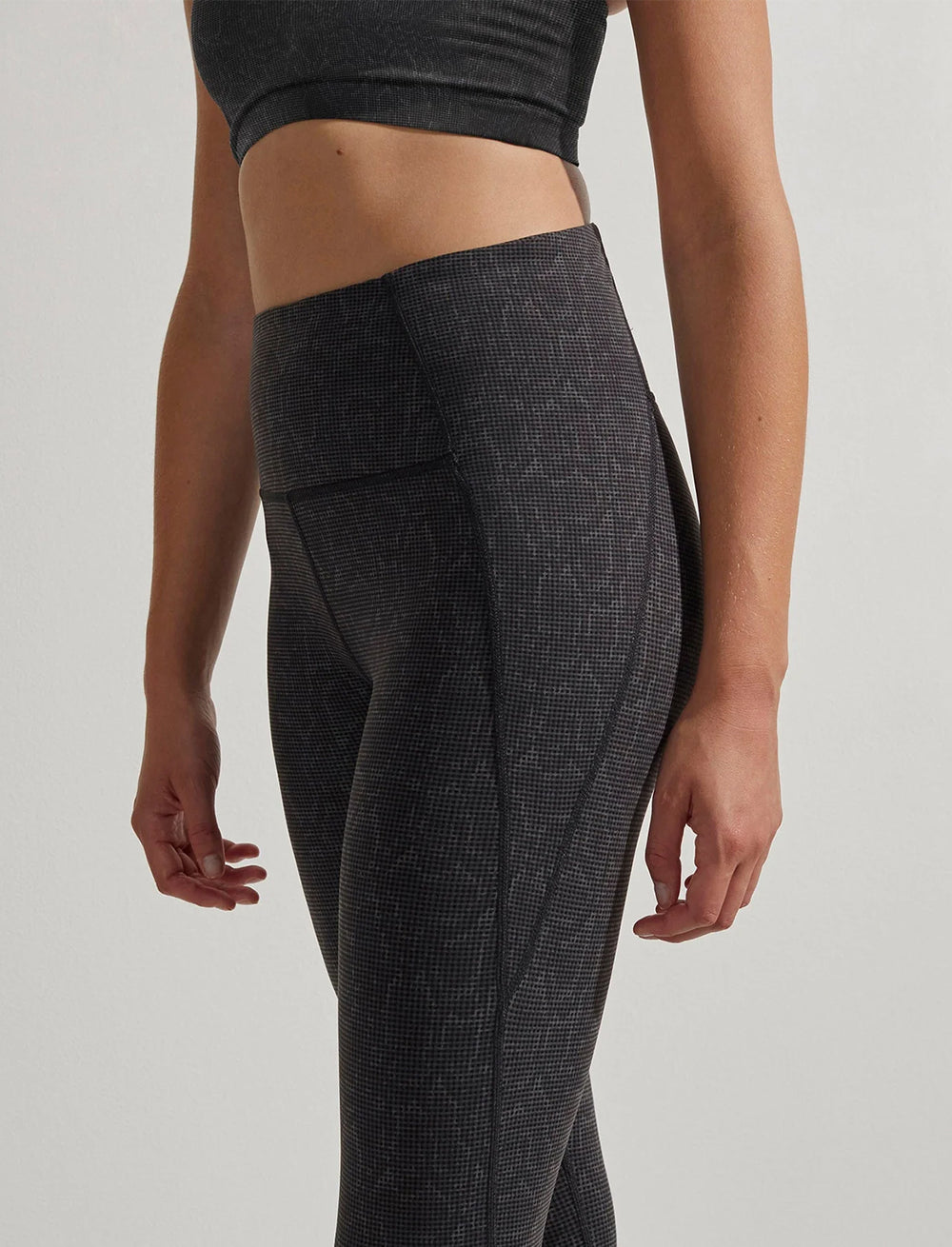 VARLEY Let's Go Night Running Legging 25 in Black Grid Snake | CLOSET ...